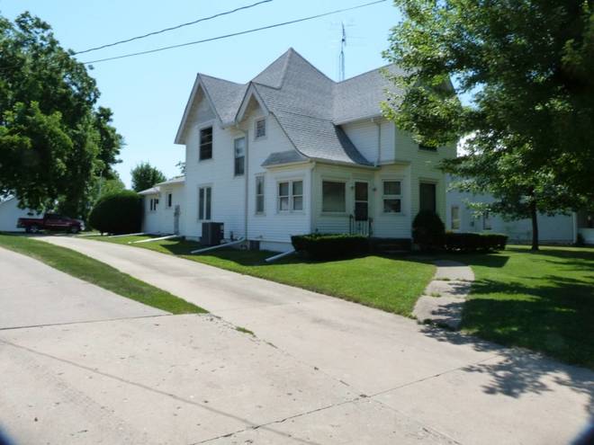 827 South Main, Sigourney, IA 52591 (Sold MyStateMLS Listing #10513473)