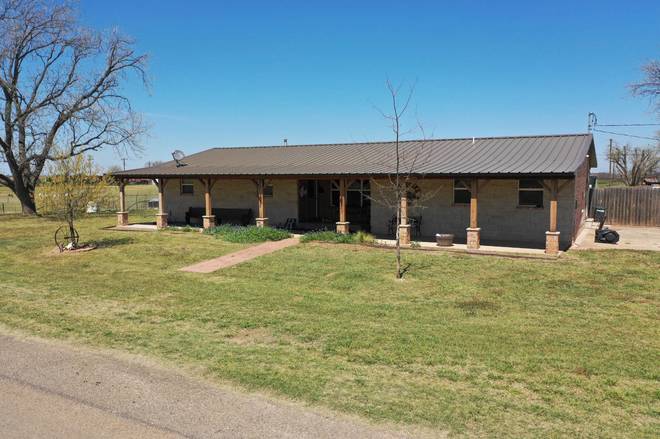 601 W Holly, Goree, TX 76363 (Sold NYStateMLS Listing #10592205)