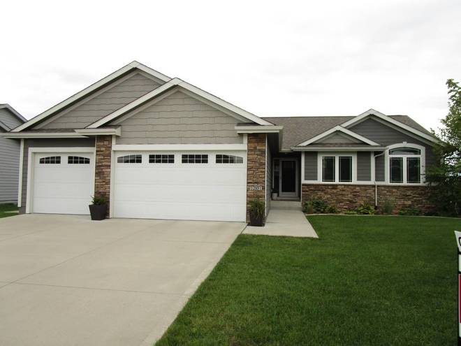 1201 NW Prairie Creek Drive, Grimes, IA 50111 (Off Market MyStateMLS ...