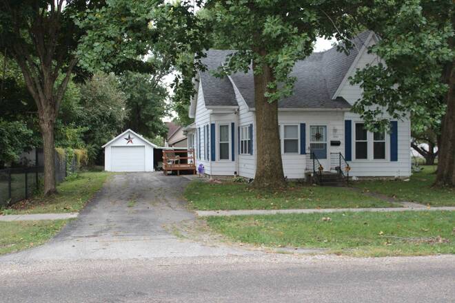330 W State St, Waverly, IL 62692 (Sold MyStateMLS Listing #10911399)