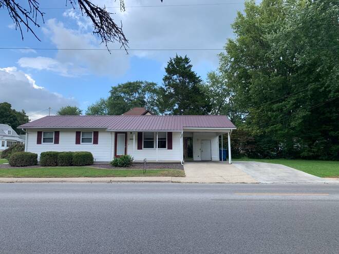 200 S. East St., Olney, IL 62450 (Off Market MyStateMLS Listing #10927338)