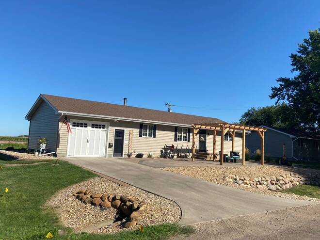 202 S. Main St., Dimock, SD 57331 (Sold NYStateMLS Listing #10925660)