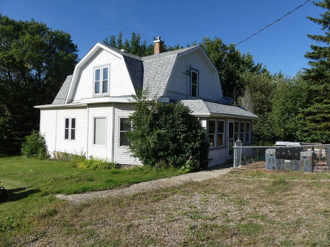 202 2nd Ave E, Rhame, ND 58651 (Sold NYStateMLS Listing #10932154)